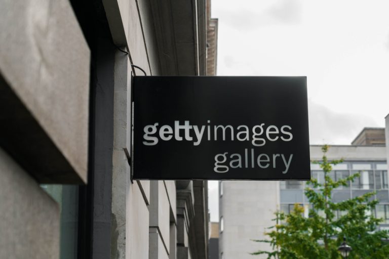 AI学習に画像を無断使用。画像生成AI「Stable Diffusion」をGetty Imagesが提訴 | Gadget Gate