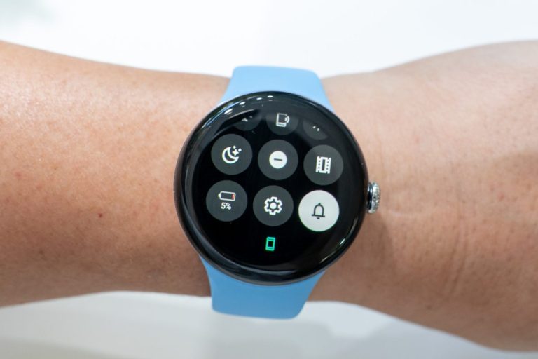 何が変わった？ Pixel Watch 2を初代Pixel Watchと比べてみた | Gadget Gate