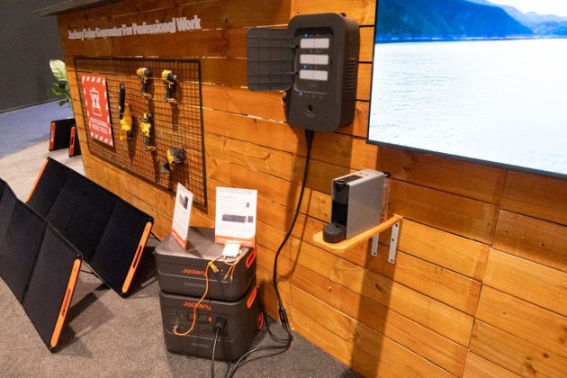 ＜CES＞Jackery、光を求めて動くソーラーパネルロボ「Solar Generator Mars Bot」公開 | Gadget Gate