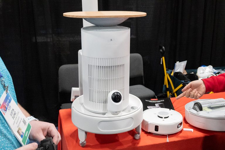 ＜CES＞SwitchBot、“ものを運べる”ロボット掃除機「K20＋ Pro」。スマートカメラや空気清浄機と連携可能 | Gadget Gate